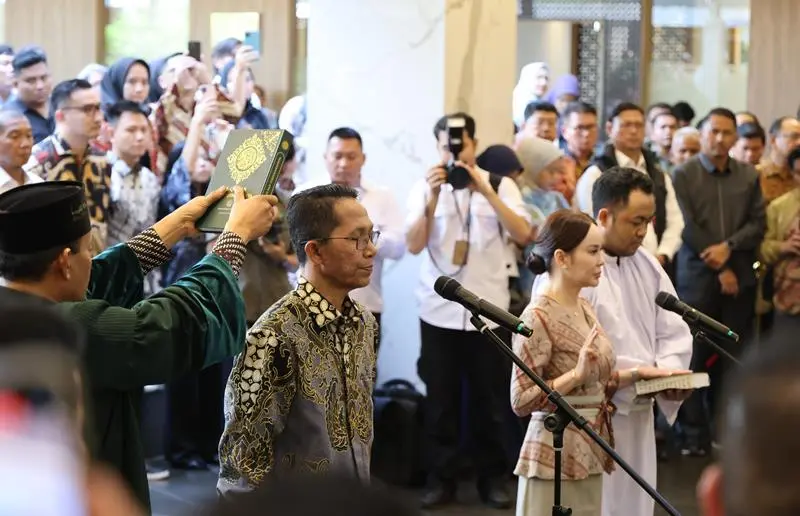 Airlangga Hartanto Lantik Amsakar dan Li Claudia Ex-officio Kepala dan Wakil Kepala BP Batam